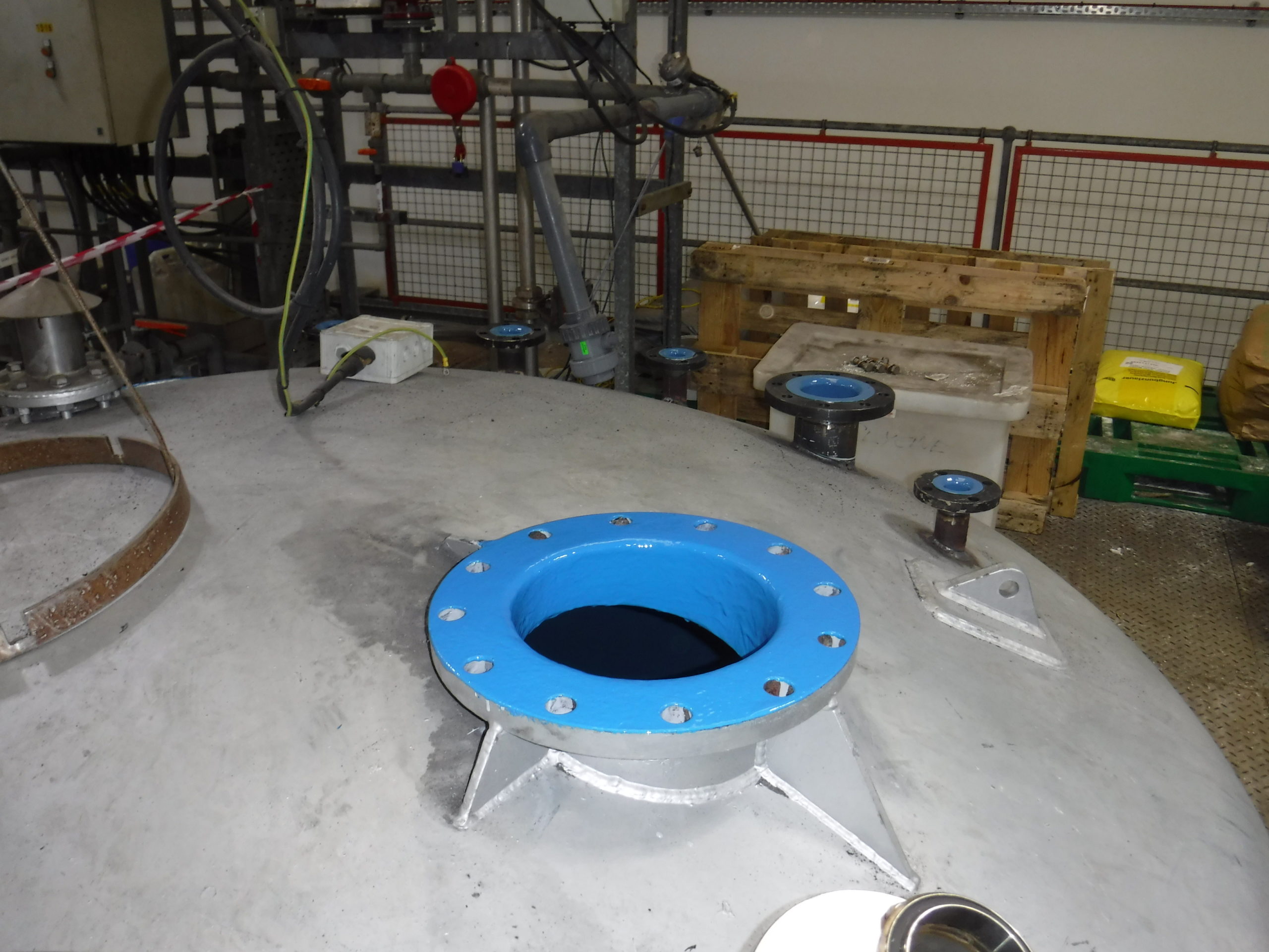 Process vessel tank reline in Cheshire. - Echo Square